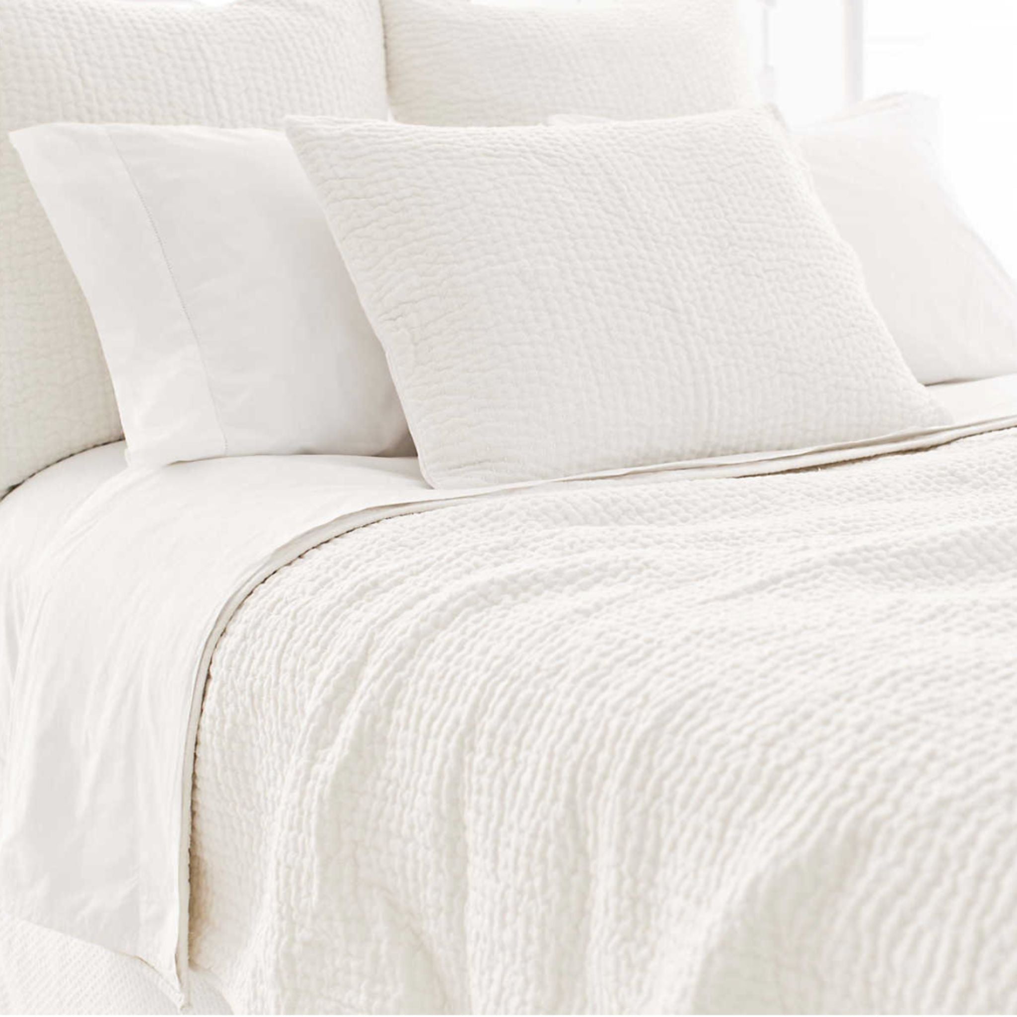 Seychelles Dove White Quilt King | Luxurious Reversible Cotton Quilt ...